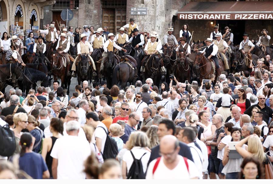 Tutte le foto della TRANSUMANZA - Siena News